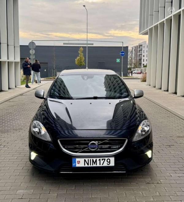 Melns Volvo V40 2015 Kaišiadorys, ar dzinēja tilpumu 2.00 L un nobraukumu 284 tūkst. km par 5650 €, foto 3 vietnē AUTOMOTO.COM.LV