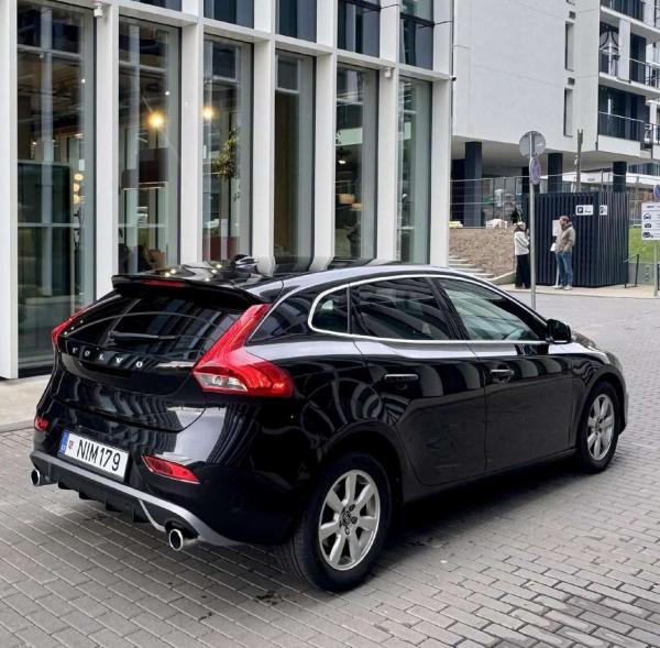 Melns Volvo V40 2015 Kaišiadorys, ar dzinēja tilpumu 2.00 L un nobraukumu 284 tūkst. km par 5650 €, foto 6 vietnē AUTOMOTO.COM.LV
