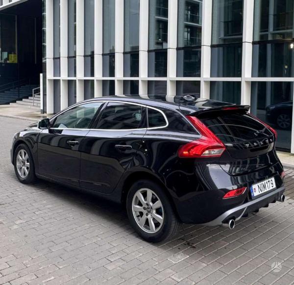 Melns Volvo V40 2015 Kaišiadorys, ar dzinēja tilpumu 2.00 L un nobraukumu 284 tūkst. km par 5650 €, foto 10 vietnē AUTOMOTO.COM.LV