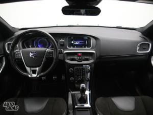 Melns Volvo V40 2015 Viļņa, ar dzinēja tilpumu 2.00 L un nobraukumu 202 tūkst. km par 8699 €, foto 2 vietnē AUTOMOTO.COM.LV
