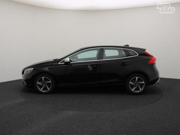 Melns Volvo V40 2015 Viļņa, ar dzinēja tilpumu 2.00 L un nobraukumu 202 tūkst. km par 8699 €, foto 6 vietnē AUTOMOTO.COM.LV