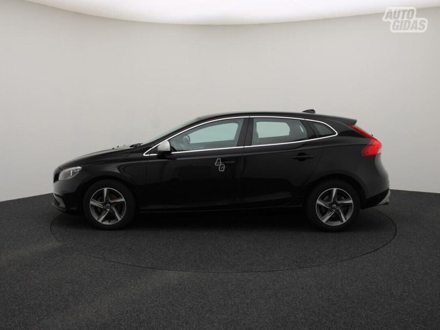 Melns Volvo V40 2015 Viļņa, ar dzinēja tilpumu 2.00 L un nobraukumu 202 tūkst. km par 8699 €, foto 6 vietnē AUTOMOTO.COM.LV