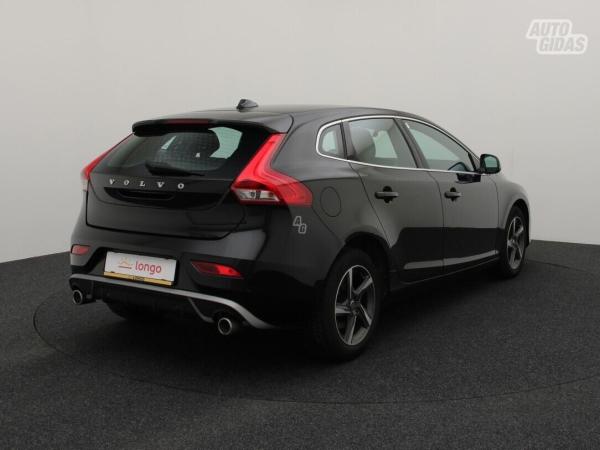 Melns Volvo V40 2015 Viļņa, ar dzinēja tilpumu 2.00 L un nobraukumu 202 tūkst. km par 8699 €, foto 8 vietnē AUTOMOTO.COM.LV