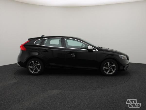 Melns Volvo V40 2015 Viļņa, ar dzinēja tilpumu 2.00 L un nobraukumu 202 tūkst. km par 8699 €, foto 9 vietnē AUTOMOTO.COM.LV