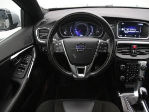 Melns Volvo V40 2015 Viļņa, ar dzinēja tilpumu 2.00 L un nobraukumu 202 tūkst. km par 8699 €, foto 17 vietnē AUTOMOTO.COM.LV