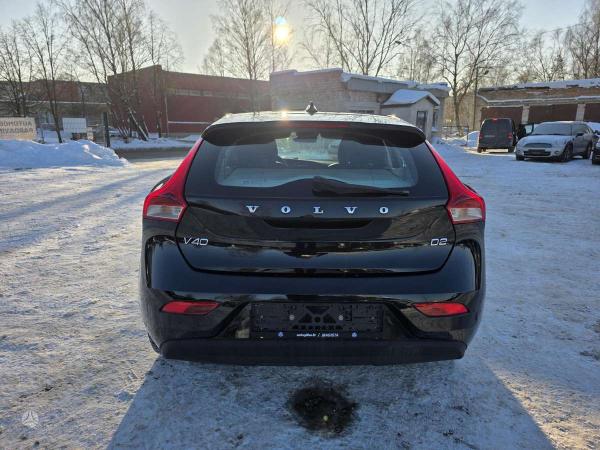 Black Volvo V40 2015 in Telschi, with an engine capacity of 1.97 L and mileage of 282 thousand km for 6350 €, photo 6 on AUTOMOTO.COM.LV