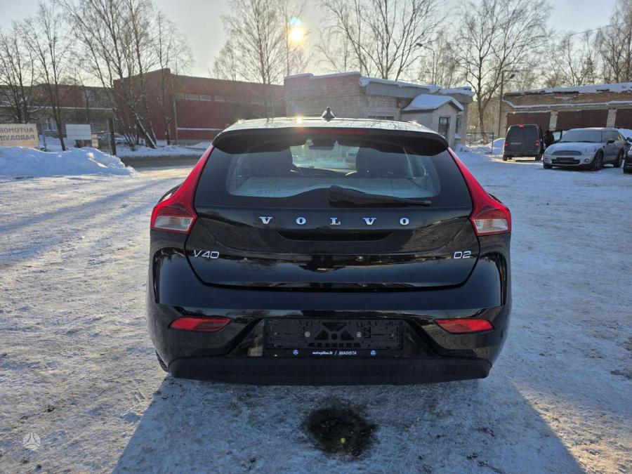 Black Volvo V40 2015 in Telschi, with an engine capacity of 1.97 L and mileage of 282 thousand km for 6350 €, photo 6 on AUTOMOTO.COM.LV