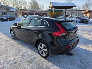 Black Volvo V40 2015 in Telschi, with an engine capacity of 1.97 L and mileage of 282 thousand km for 6350 €, photo 10 on AUTOMOTO.COM.LV