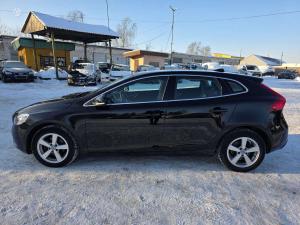 Black Volvo V40 2015 in Telschi, with an engine capacity of 1.97 L and mileage of 282 thousand km for 6350 €, photo 11 on AUTOMOTO.COM.LV