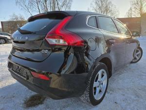 Black Volvo V40 2015 in Telschi, with an engine capacity of 1.97 L and mileage of 282 thousand km for 6350 €, photo 14 on AUTOMOTO.COM.LV