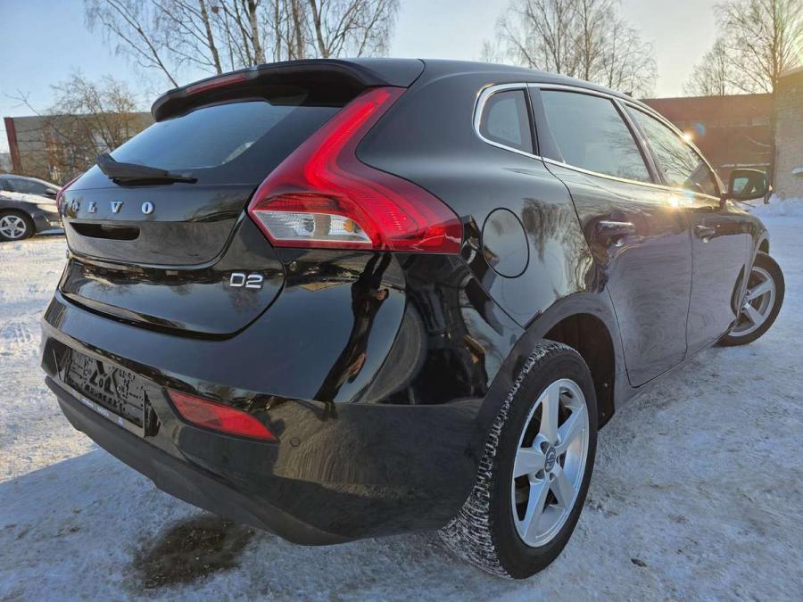 Black Volvo V40 2015 in Telschi, with an engine capacity of 1.97 L and mileage of 282 thousand km for 6350 €, photo 14 on AUTOMOTO.COM.LV