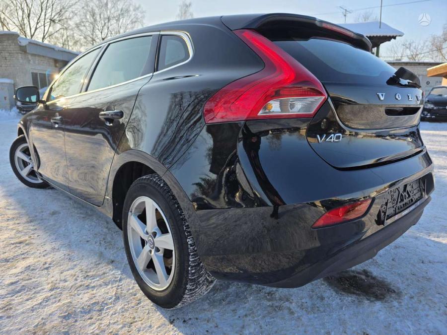 Black Volvo V40 2015 in Telschi, with an engine capacity of 1.97 L and mileage of 282 thousand km for 6350 €, photo 16 on AUTOMOTO.COM.LV