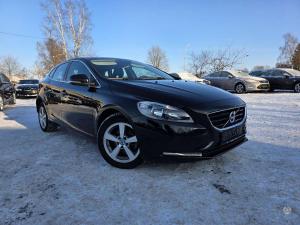 Black Volvo V40 2015 in Telschi, with an engine capacity of 1.97 L and mileage of 282 thousand km for 6350 €, photo 39 on AUTOMOTO.COM.LV