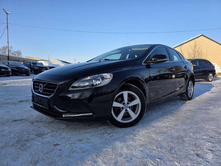 Black Volvo V40 2015 in Telschi, with an engine capacity of 1.97 L and mileage of 282 thousand km for 6350 €, photo 40 on AUTOMOTO.COM.LV