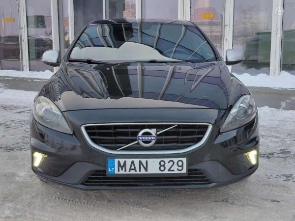 Melns Volvo V40 2015 Viļņa, ar dzinēja tilpumu 1.97 L un nobraukumu 349 tūkst. km par 6200 €, foto 2 vietnē AUTOMOTO.COM.LV