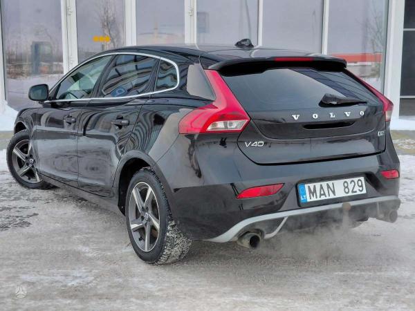 Melns Volvo V40 2015 Viļņa, ar dzinēja tilpumu 1.97 L un nobraukumu 349 tūkst. km par 6200 €, foto 4 vietnē AUTOMOTO.COM.LV