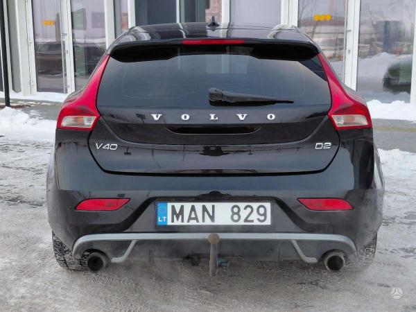 Melns Volvo V40 2015 Viļņa, ar dzinēja tilpumu 1.97 L un nobraukumu 349 tūkst. km par 6200 €, foto 5 vietnē AUTOMOTO.COM.LV
