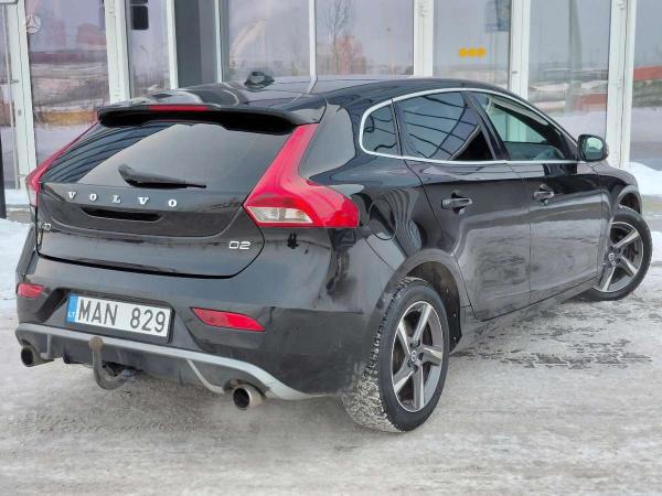 Melns Volvo V40 2015 Viļņa, ar dzinēja tilpumu 1.97 L un nobraukumu 349 tūkst. km par 6200 €, foto 6 vietnē AUTOMOTO.COM.LV