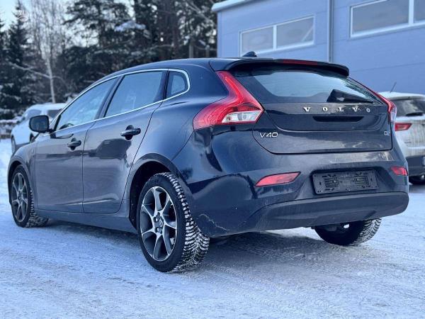 Black Volvo V40 2015 in Vilnius, with an engine capacity of 1.56 L and mileage of 211 thousand km for 9650 €, photo 3 on AUTOMOTO.COM.LV