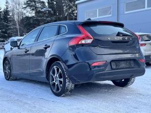 Melns Volvo V40 2015 Viļņa, ar dzinēja tilpumu 1.56 L un nobraukumu 211 tūkst. km par 9650 €, foto 3 vietnē AUTOMOTO.COM.LV