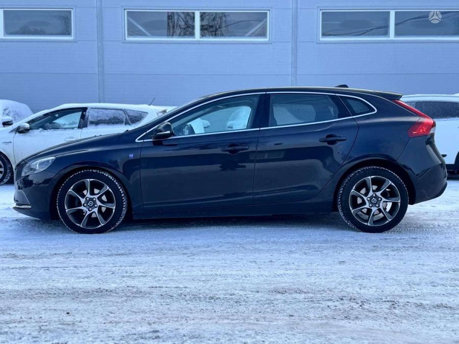 Melns Volvo V40 2015 Viļņa, ar dzinēja tilpumu 1.56 L un nobraukumu 211 tūkst. km par 9650 €, foto 10 vietnē AUTOMOTO.COM.LV