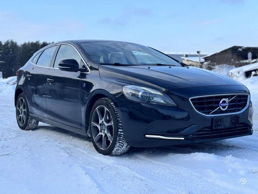 Melns Volvo V40 2015 Viļņa, ar dzinēja tilpumu 1.56 L un nobraukumu 211 tūkst. km par 9650 €, foto 7 vietnē AUTOMOTO.COM.LV