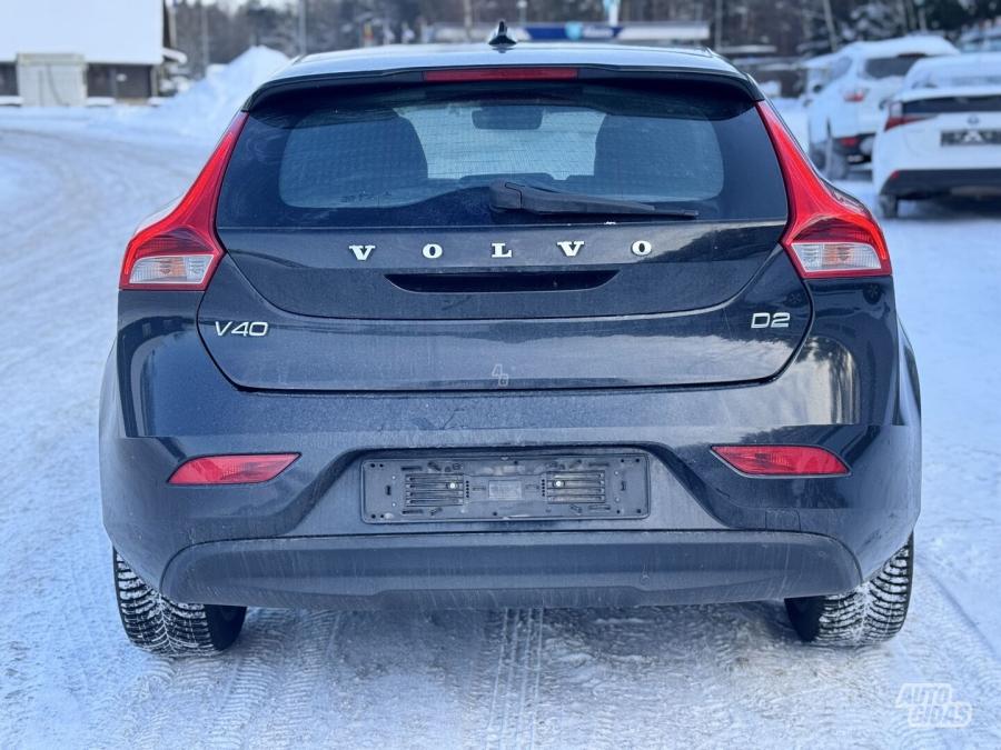 Black Volvo V40 2015 in Vilnius, with an engine capacity of 1.60 L and mileage of 211 thousand km for 9650 €, photo 4 on AUTOMOTO.COM.LV