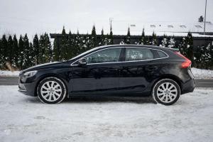 Black Volvo V40 2015 in Elektrenai, with an engine capacity of 1.98 L and mileage of 250 thousand km for 7350 €, photo 6 on AUTOMOTO.COM.LV