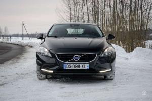 Black Volvo V40 2015 in Elektrenai, with an engine capacity of 1.98 L and mileage of 250 thousand km for 7350 €, photo 8 on AUTOMOTO.COM.LV