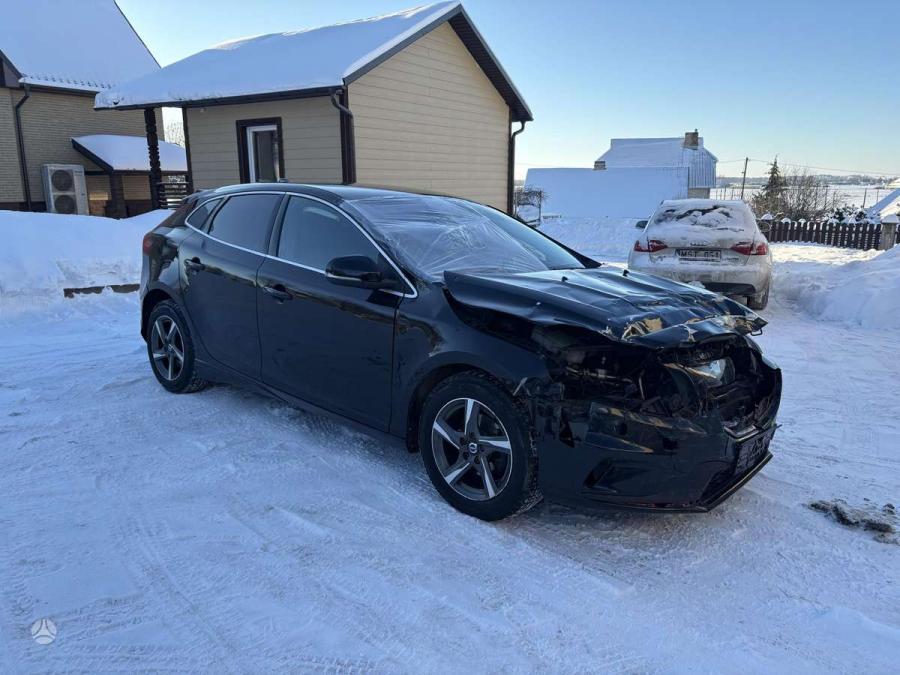 Melns Volvo V40 2015 Raseiniai, ar dzinēja tilpumu 1.97 L un nobraukumu 248 tūkst. km par 2500 €, foto 4 vietnē AUTOMOTO.COM.LV