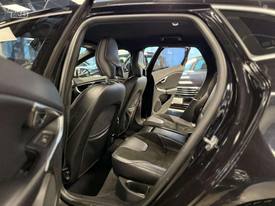 Black Volvo V40 2015 in Klaipeda, with an engine capacity of 2.00 L and mileage of 255 thousand km for 7950 €, photo 8 on AUTOMOTO.COM.LV