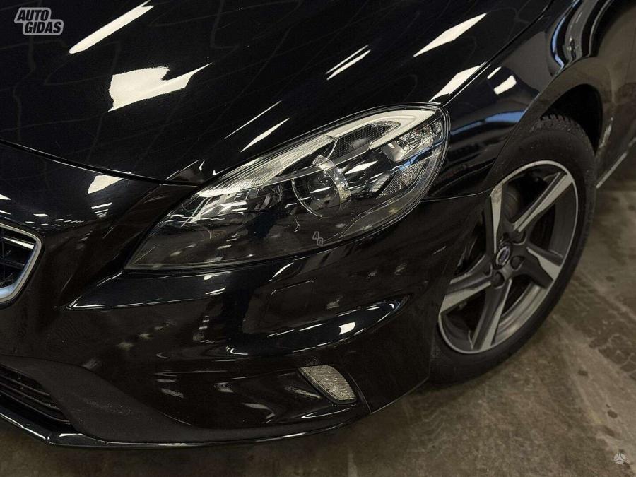 Black Volvo V40 2015 in Klaipeda, with an engine capacity of 2.00 L and mileage of 255 thousand km for 7950 €, photo 12 on AUTOMOTO.COM.LV