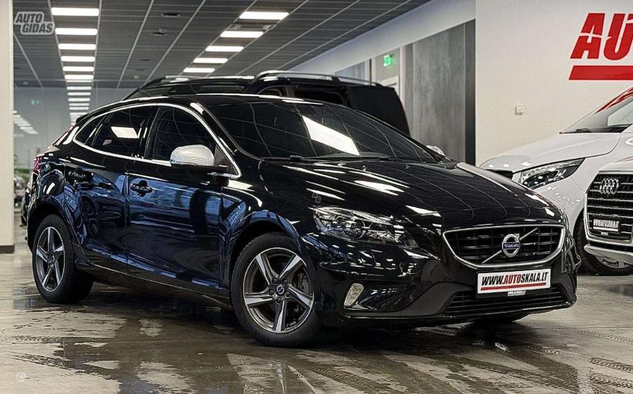 Black Volvo V40 2015 in Klaipeda, with an engine capacity of 2.00 L and mileage of 255 thousand km for 7950 €, photo 13 on AUTOMOTO.COM.LV