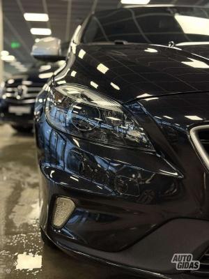 Black Volvo V40 2015 in Klaipeda, with an engine capacity of 2.00 L and mileage of 255 thousand km for 7950 €, photo 14 on AUTOMOTO.COM.LV