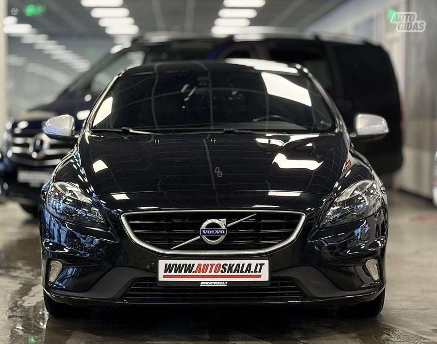 Black Volvo V40 2015 in Klaipeda, with an engine capacity of 2.00 L and mileage of 255 thousand km for 7950 €, photo 15 on AUTOMOTO.COM.LV