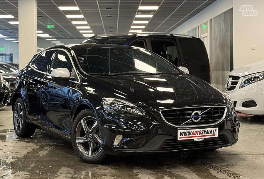 Black Volvo V40 2015 in Klaipeda, with an engine capacity of 2.00 L and mileage of 255 thousand km for 7950 €, photo 16 on AUTOMOTO.COM.LV