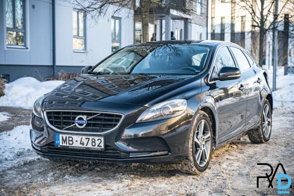 Black Volvo V40 2015 in Riga, with an engine capacity of 2.00 L and mileage of 190 thousand km for 6490 €, photo 1 on AUTOMOTO.COM.LV