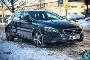 Melns Volvo V40 2015 Rīga, ar dzinēja tilpumu 2.00 L un nobraukumu 190 tūkst. km par 6490 €, foto 3 vietnē AUTOMOTO.COM.LV