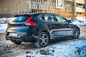 Melns Volvo V40 2015 Rīga, ar dzinēja tilpumu 2.00 L un nobraukumu 190 tūkst. km par 6490 €, foto 4 vietnē AUTOMOTO.COM.LV