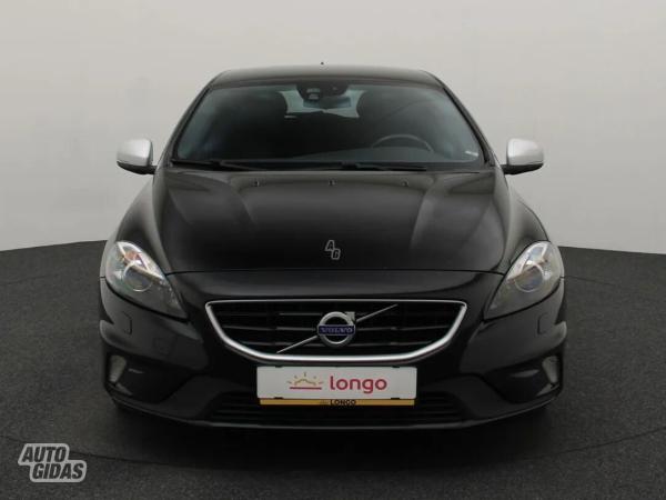 Black Volvo V40 2015 in Vilnius, with an engine capacity of 2.00 L and mileage of 272 thousand km for 7099 €, photo 3 on AUTOMOTO.COM.LV
