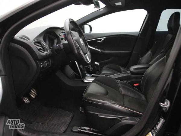 Black Volvo V40 2015 in Vilnius, with an engine capacity of 2.00 L and mileage of 272 thousand km for 7099 €, photo 4 on AUTOMOTO.COM.LV