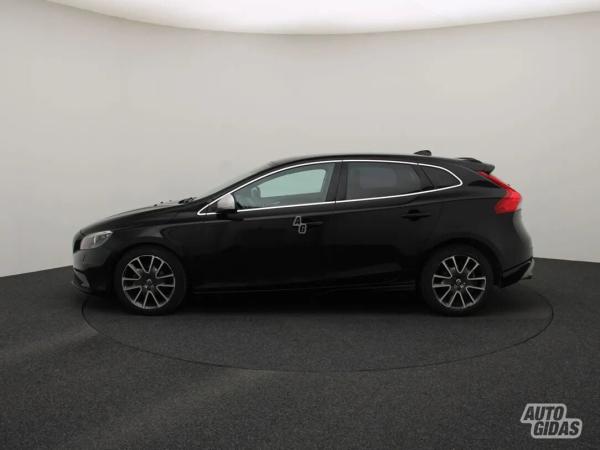 Black Volvo V40 2015 in Vilnius, with an engine capacity of 2.00 L and mileage of 272 thousand km for 7099 €, photo 6 on AUTOMOTO.COM.LV