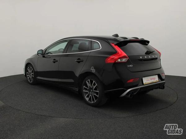 Black Volvo V40 2015 in Vilnius, with an engine capacity of 2.00 L and mileage of 272 thousand km for 7099 €, photo 7 on AUTOMOTO.COM.LV