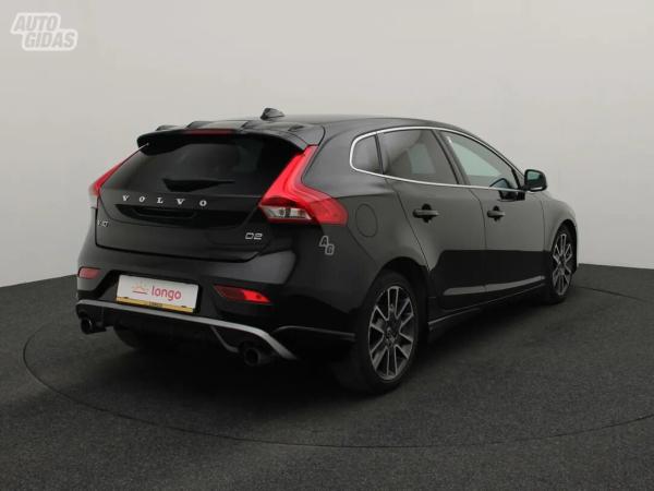 Black Volvo V40 2015 in Vilnius, with an engine capacity of 2.00 L and mileage of 272 thousand km for 7099 €, photo 8 on AUTOMOTO.COM.LV