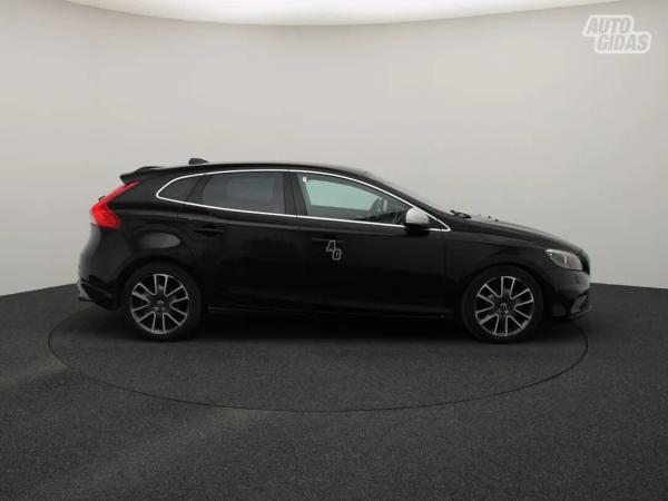 Black Volvo V40 2015 in Vilnius, with an engine capacity of 2.00 L and mileage of 272 thousand km for 7099 €, photo 9 on AUTOMOTO.COM.LV