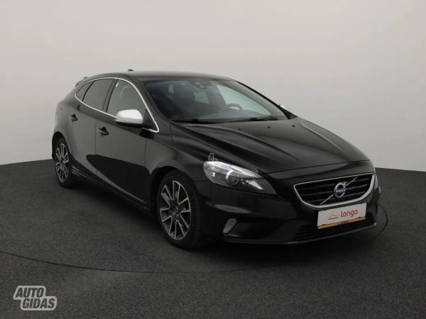 Black Volvo V40 2015 in Vilnius, with an engine capacity of 2.00 L and mileage of 272 thousand km for 7099 €, photo 10 on AUTOMOTO.COM.LV