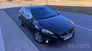 Melns Volvo V40 2015 Rīga, ar dzinēja tilpumu 2.00 L un nobraukumu 252 tūkst. km par 6900 €, foto  vietnē AUTOMOTO.COM.LV