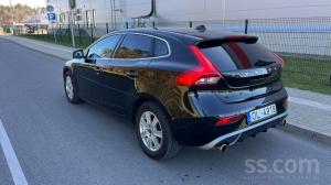 Black Volvo V40 2015 in Riga, with an engine capacity of 2.00 L and mileage of 252 thousand km for 6900 €, photo 5 on AUTOMOTO.COM.LV