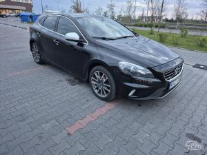 Черный Вольво В40 2015 в Вильнюс, объемом двигателя 2.00 л и пробегом 300 тыс. км за 6600 €, фото 3 на AUTOMOTO.COM.LV