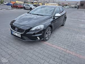 Черный Вольво В40 2015 в Вильнюс, объемом двигателя 2.00 л и пробегом 300 тыс. км за 6600 €, фото 4 на AUTOMOTO.COM.LV